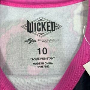 Wicked | Pajamas | Nwt Wicked The Movie Love Wicked Top And Bottom ...